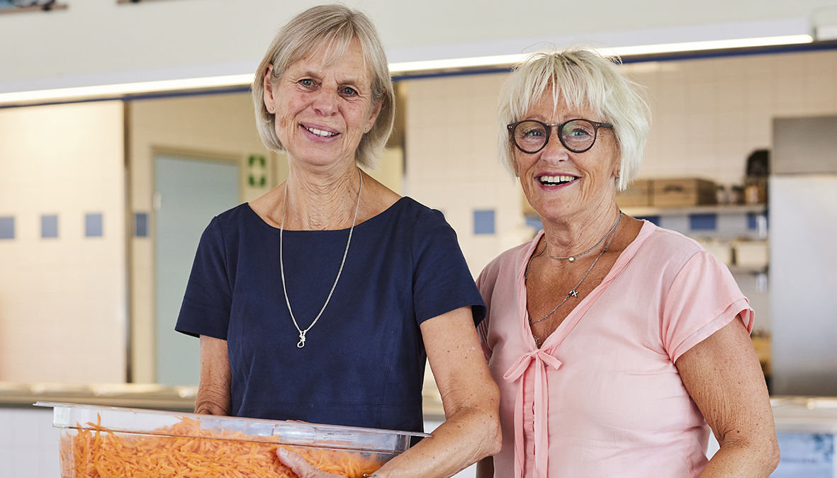 Lena och Annika är lunchvolontärer - Vara kommun